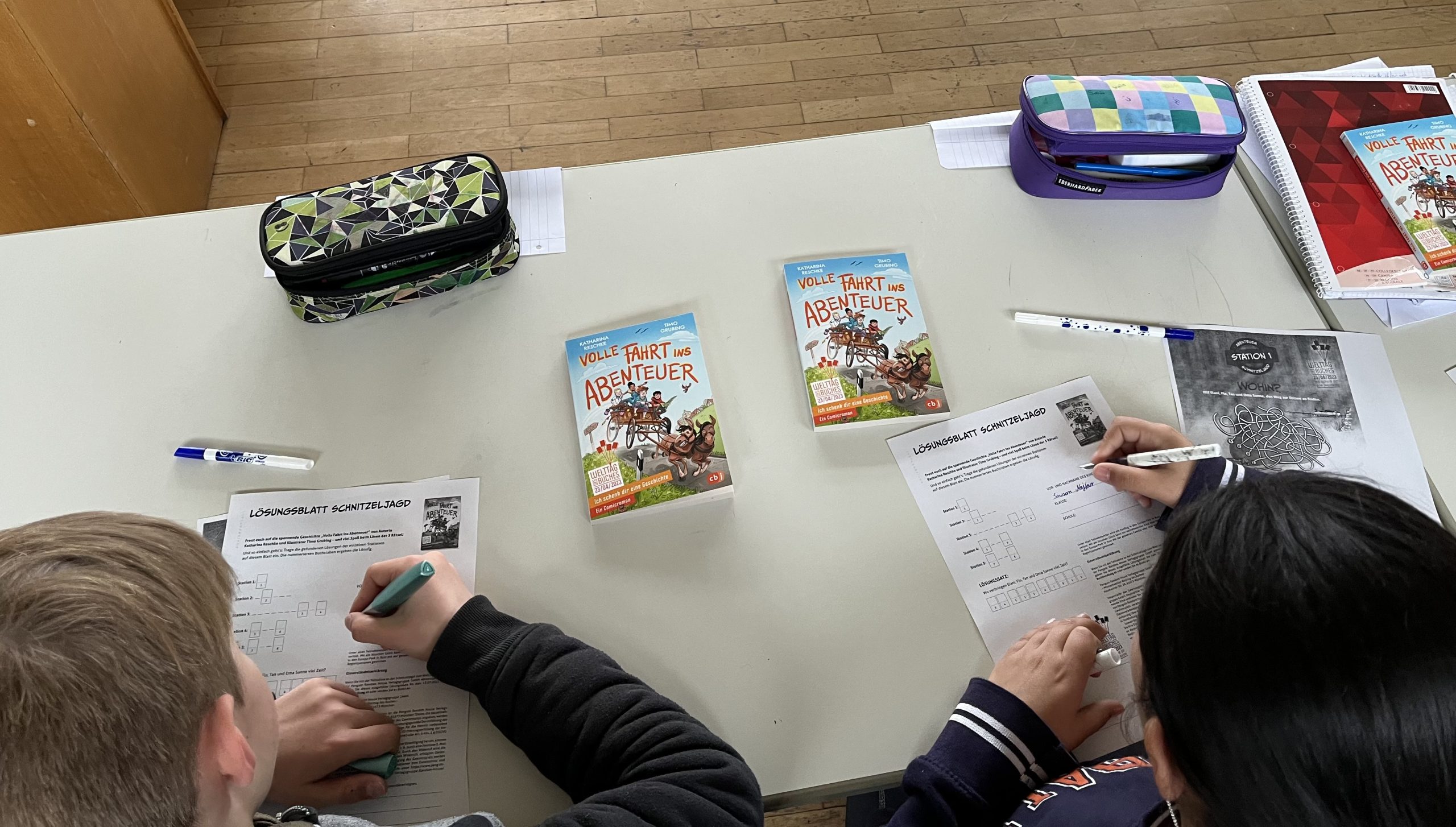 Heißklebemarathon im Werkraum – Adventskranzaktion 2022 | Realschule ...